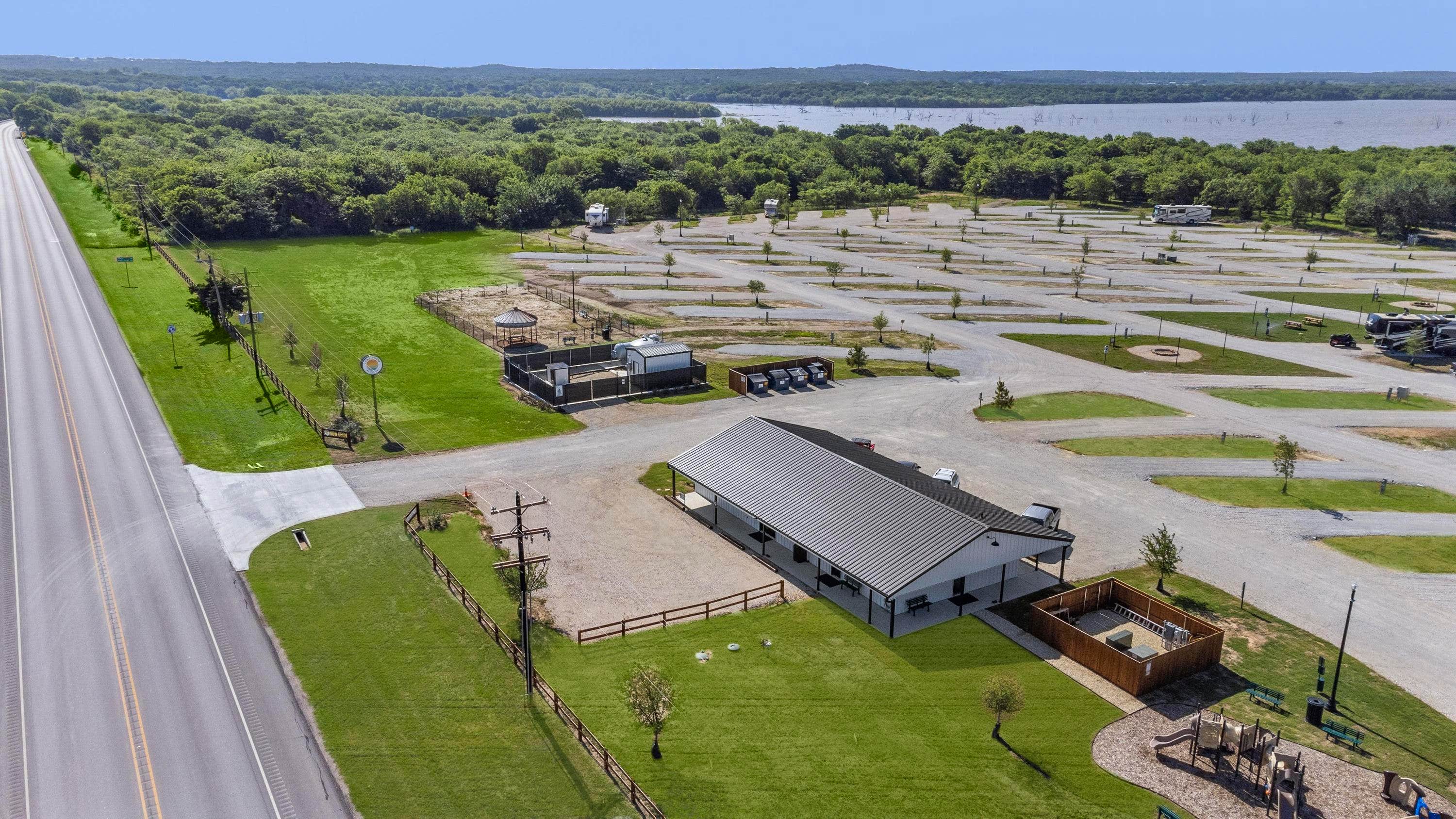 Lake Point RV Resort | Valley View, TX