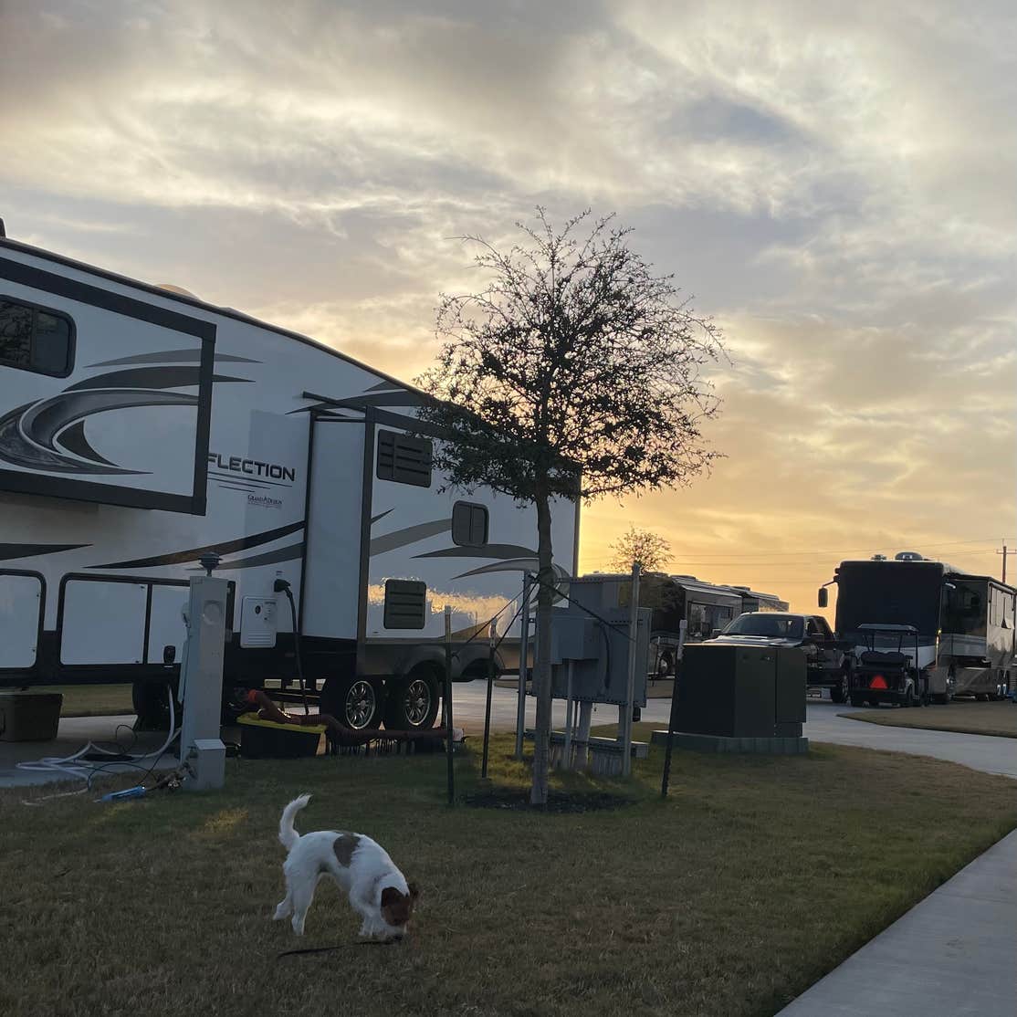 Reel Chill RV Resort | Carmine, TX