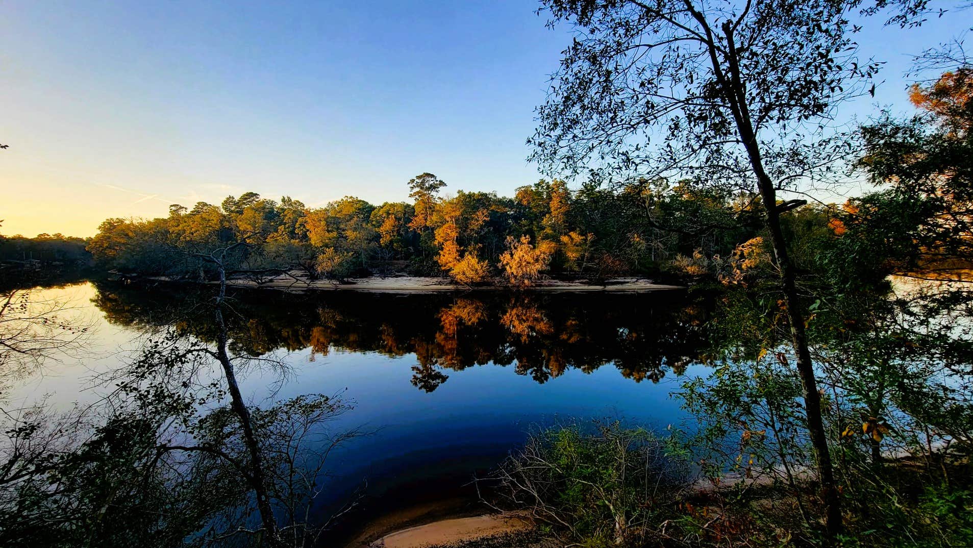 The Hatch Bend Hideaway an Exclusive RV / Travel Trailer Place ...