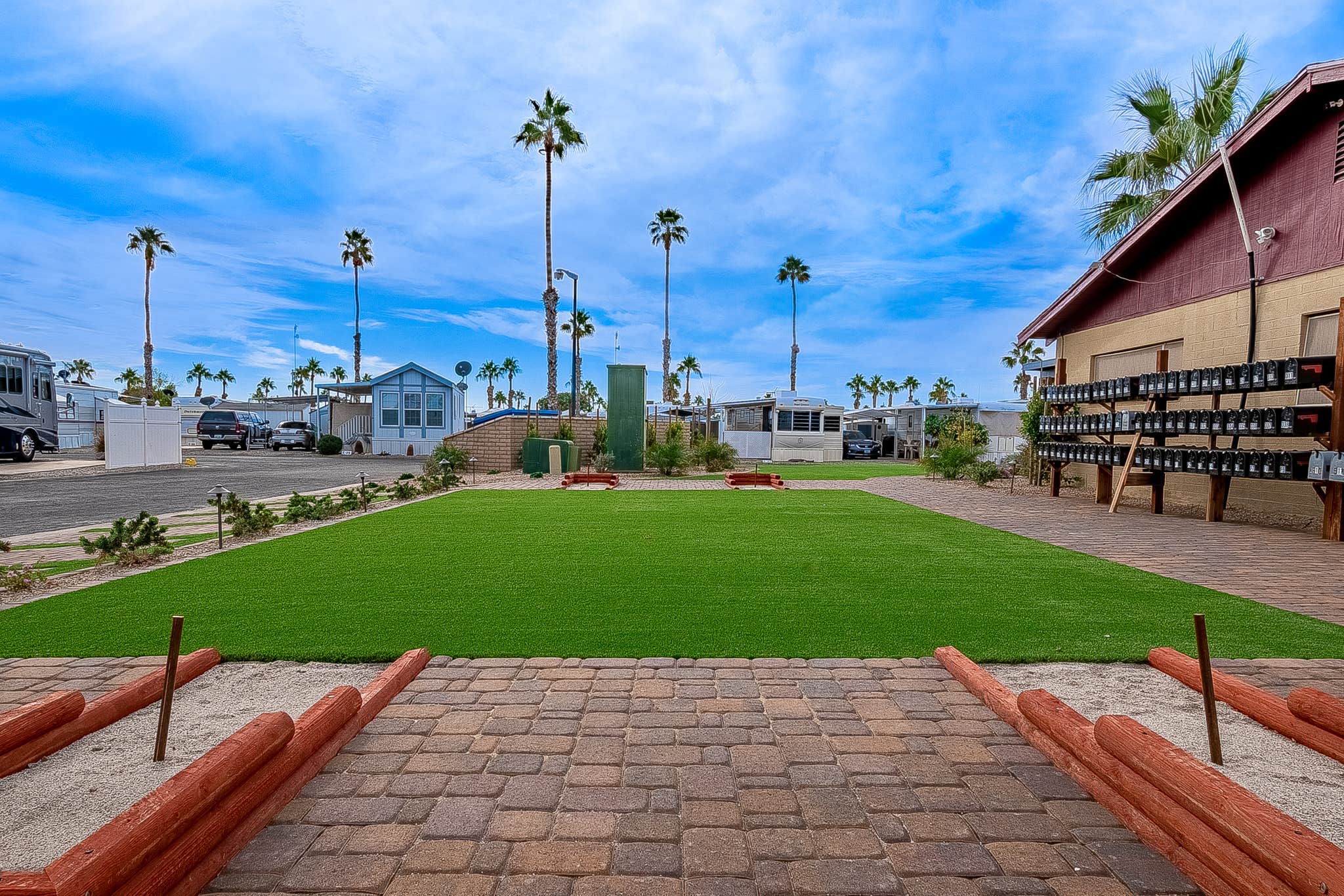 Desert Holiday RV Resort | Apache Junction, AZ