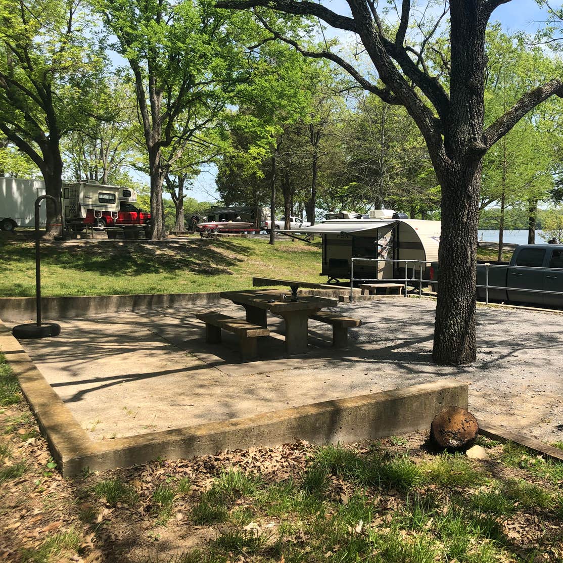 Cages Bend Camping | Gallatin, TN