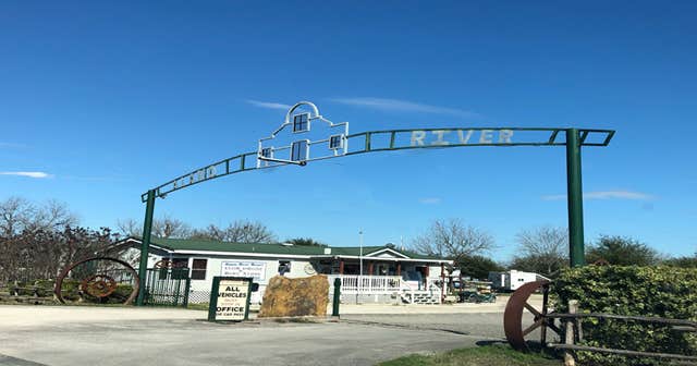 Alamo River RV Ranch Resort & Campground | Von Ormy, Texas