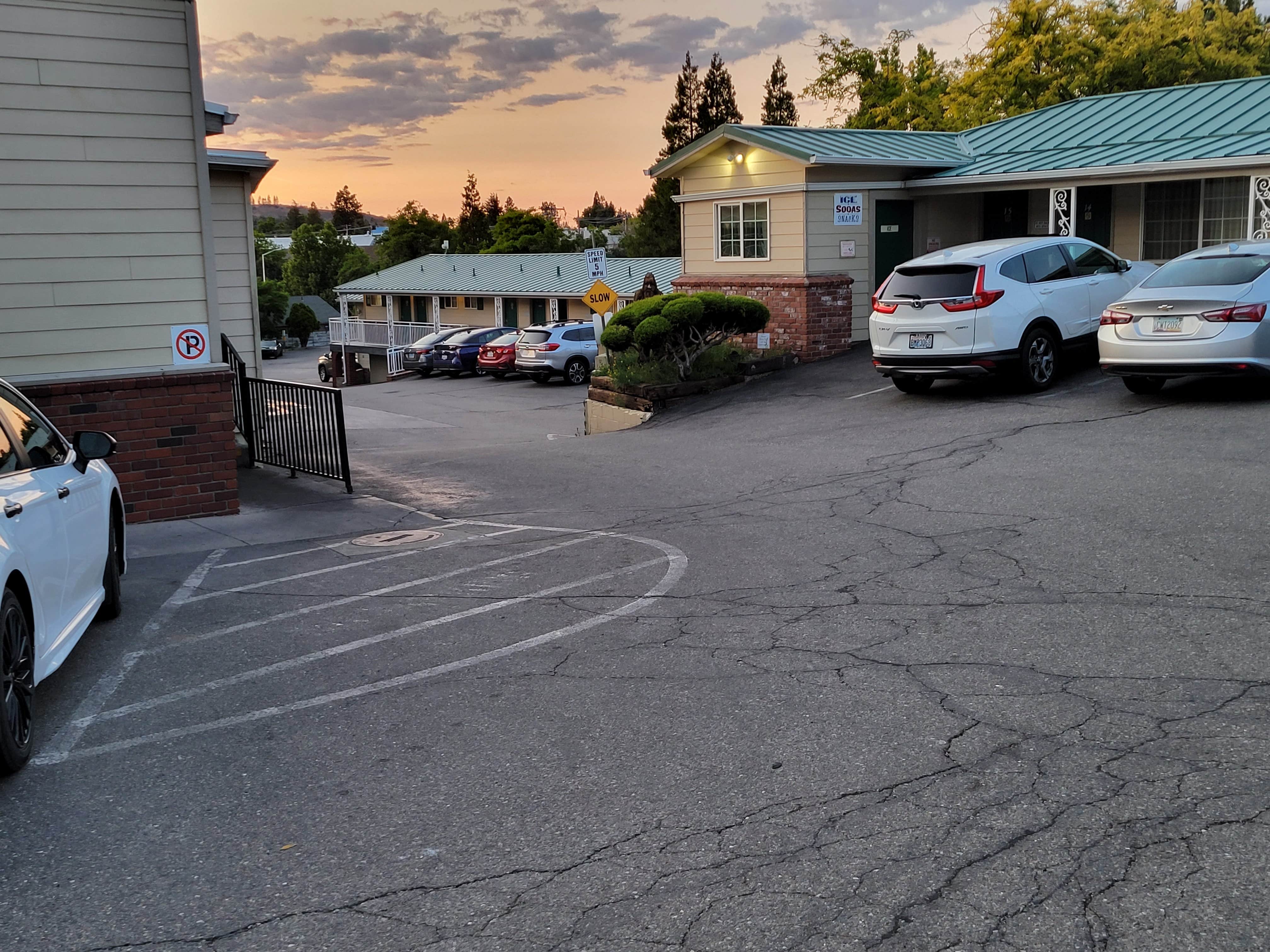 Hi-Lo Motel & RV Park | Weed, CA