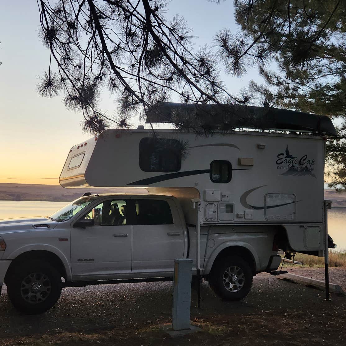 COE Lake Sacajawea Charbonneau Park Camping | Burbank, WA