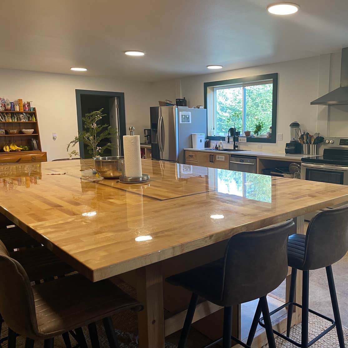 Van Life Campgrounds @ The Barn (Nomad Co-Work Heaven) | Sandy, Oregon