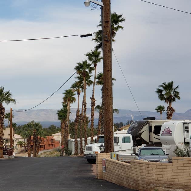 Rainbo Beach Resort - PERMANENTLY CLOSED Camping | Needles, California