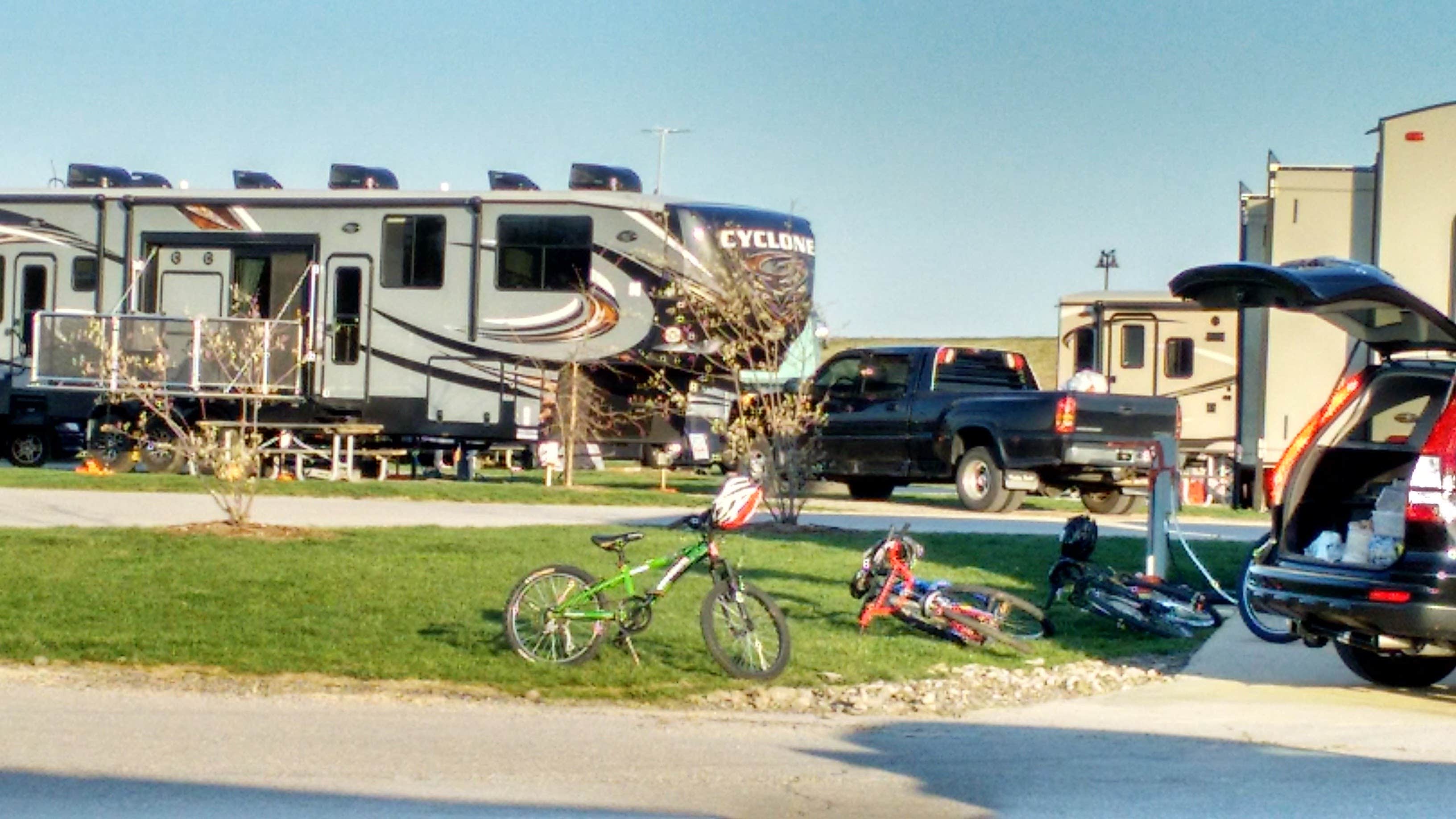 St. Peters' 370 Lakeside Park Camping | St. Charles, Missouri