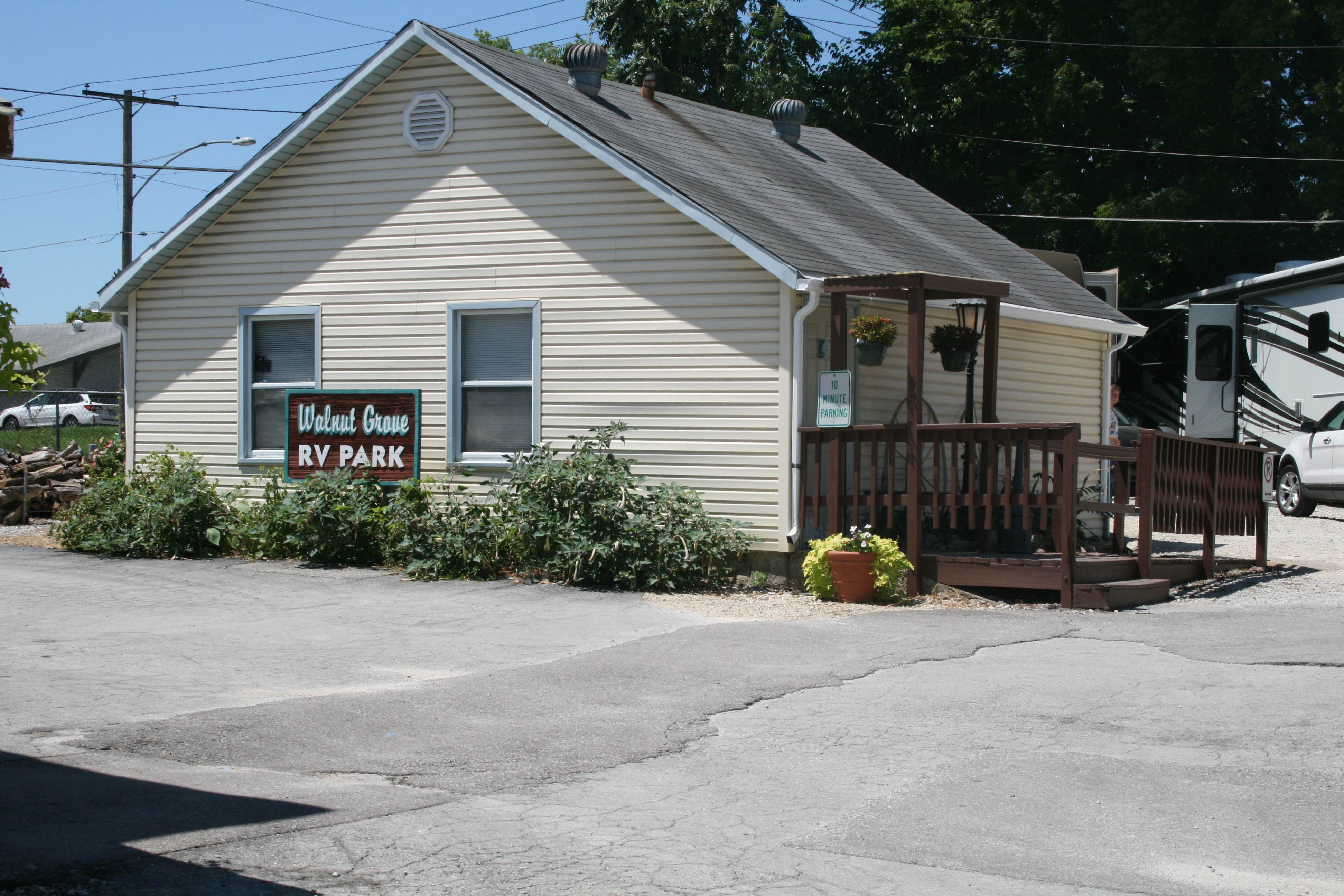 Walnut Grove RV Park | Merriam, KS