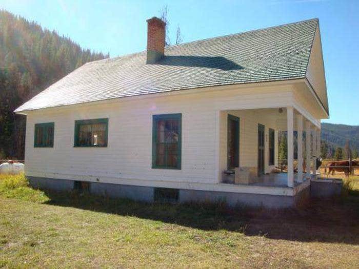 Yellowjacket Guard Station Camping | Salmon, ID