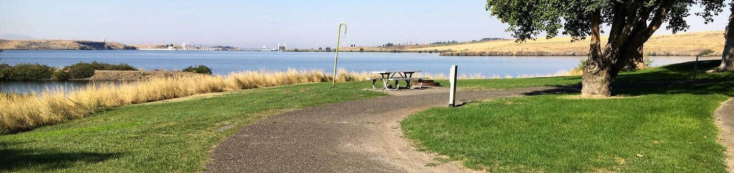 COE Lake Sacajawea Charbonneau Park Camping | Burbank, WA