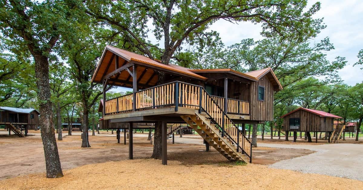 The Sparrow Treehouse 15 MIN to Magnolia & Baylor Camping | Elm Mott, TX