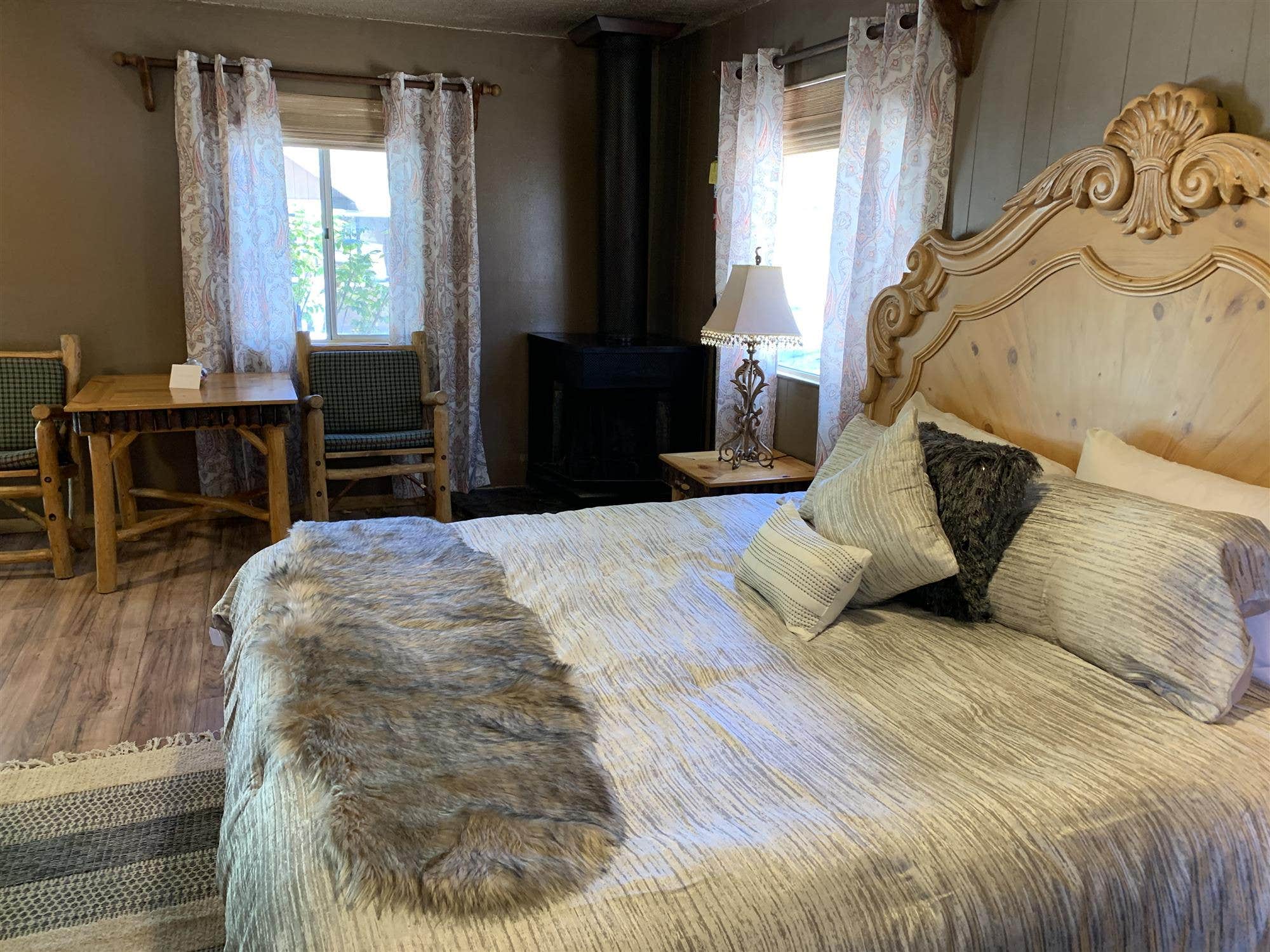 Grey Squirrel Resorts Camping | Fawnskin, California