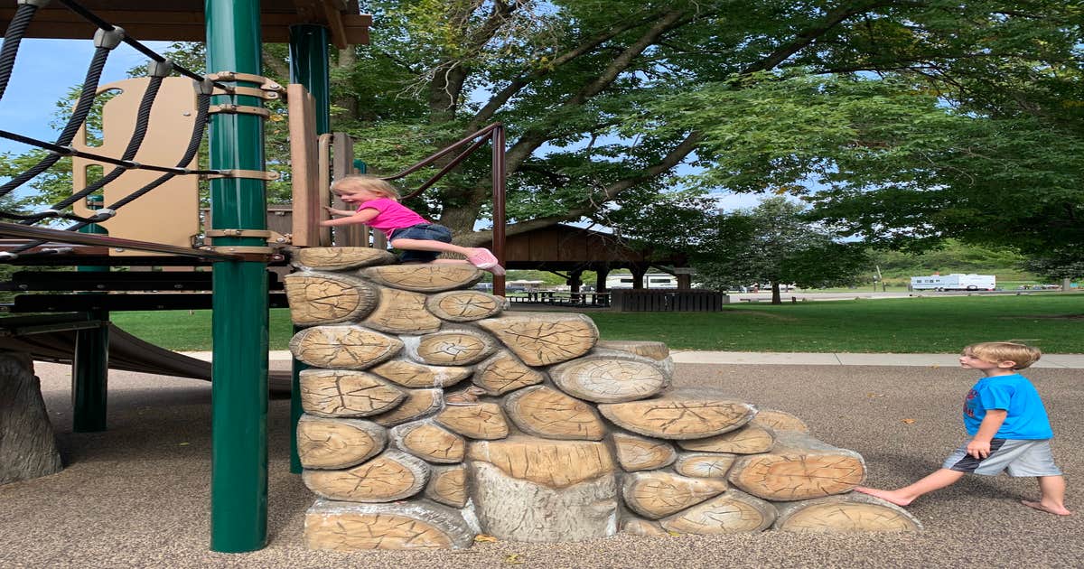 Pinicon Ridge Park Camping | Central City, IA