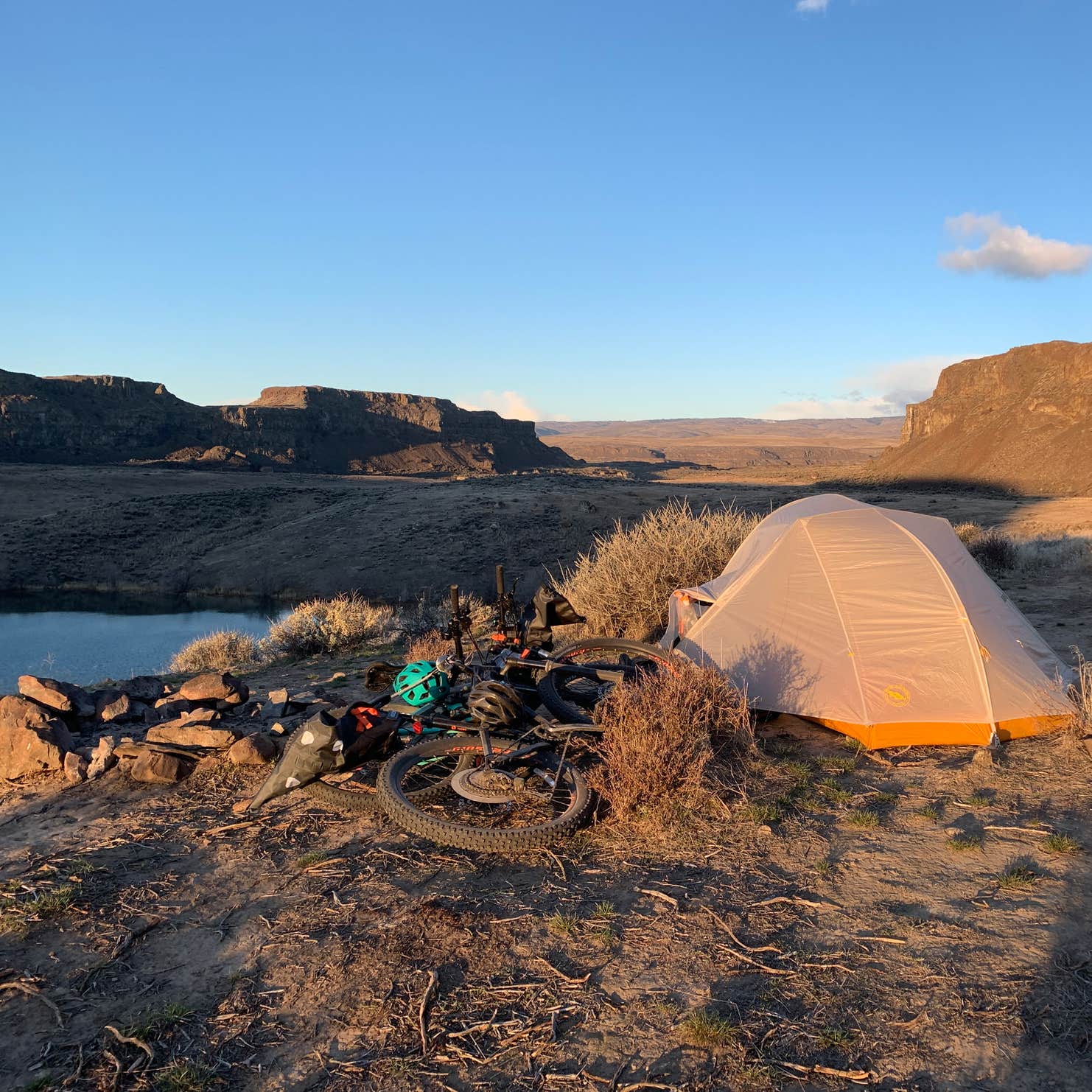 Ancient & Dusty Lake Trailhead Camping | Quincy, WA