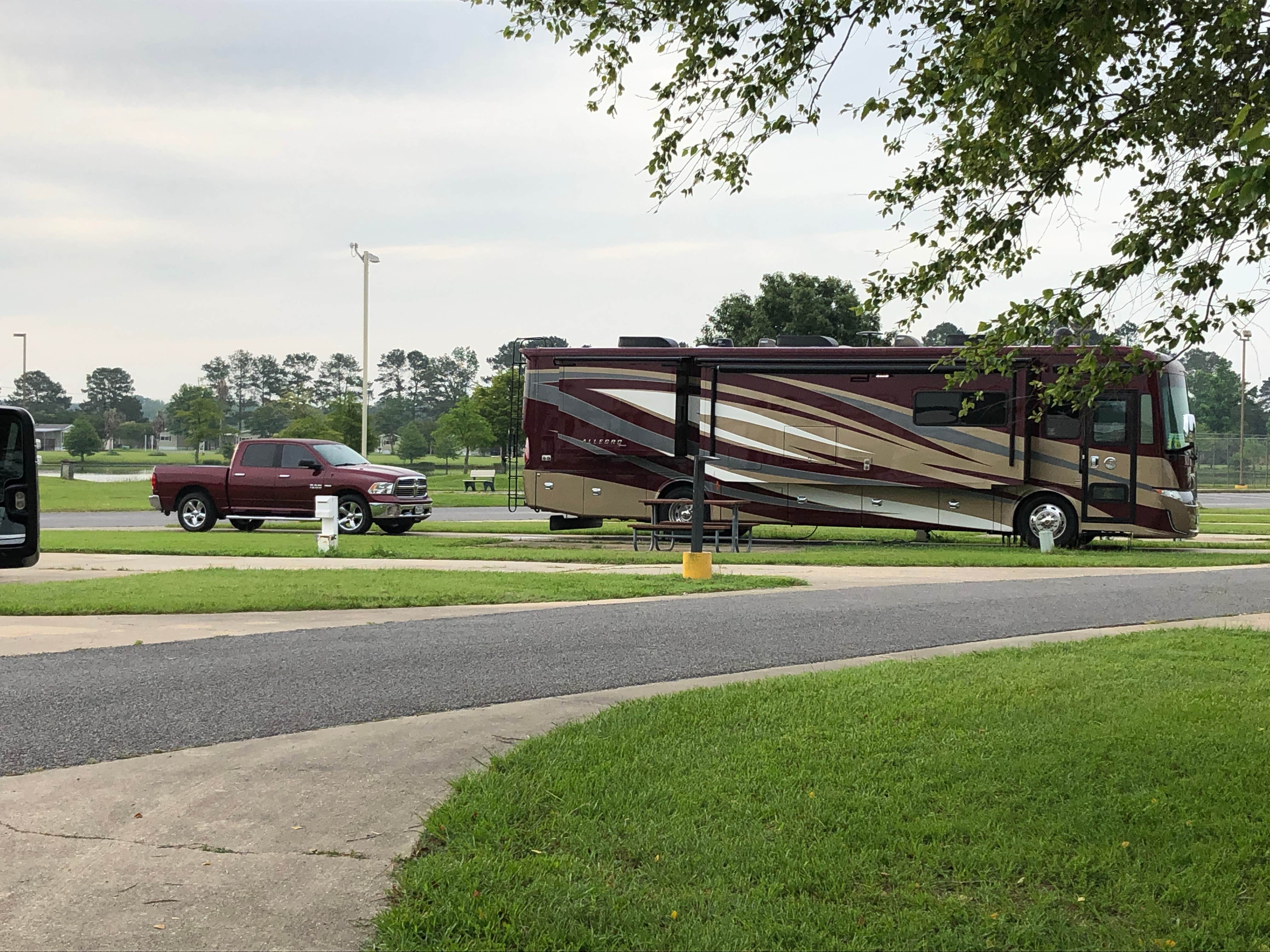Red Shoes RV Park & Chalets | Kinder, LA