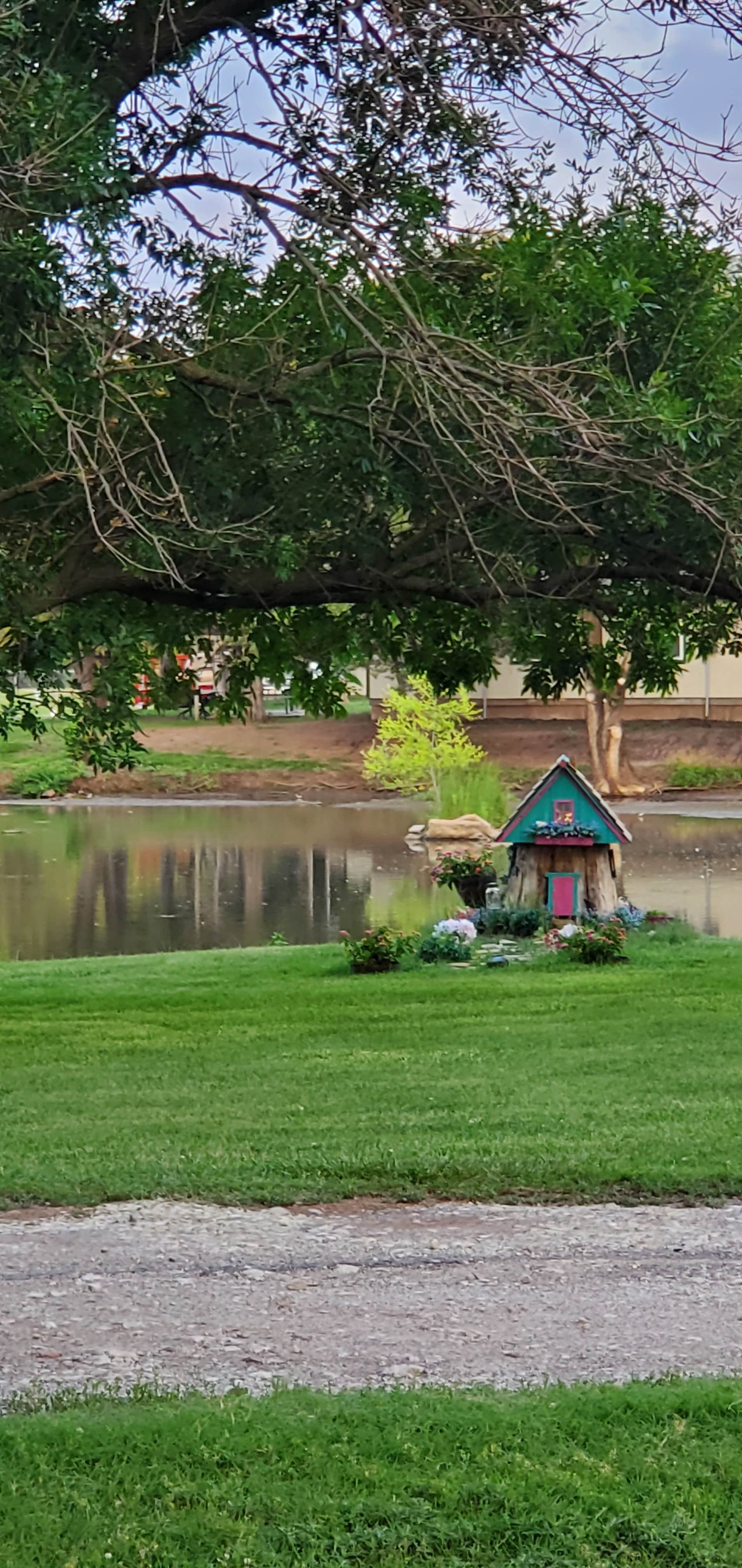 Spring Lake RV Resort | Halstead, KS