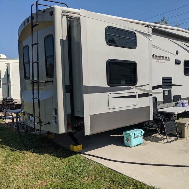 Greenlake RV Resort | Elmendorf, Texas