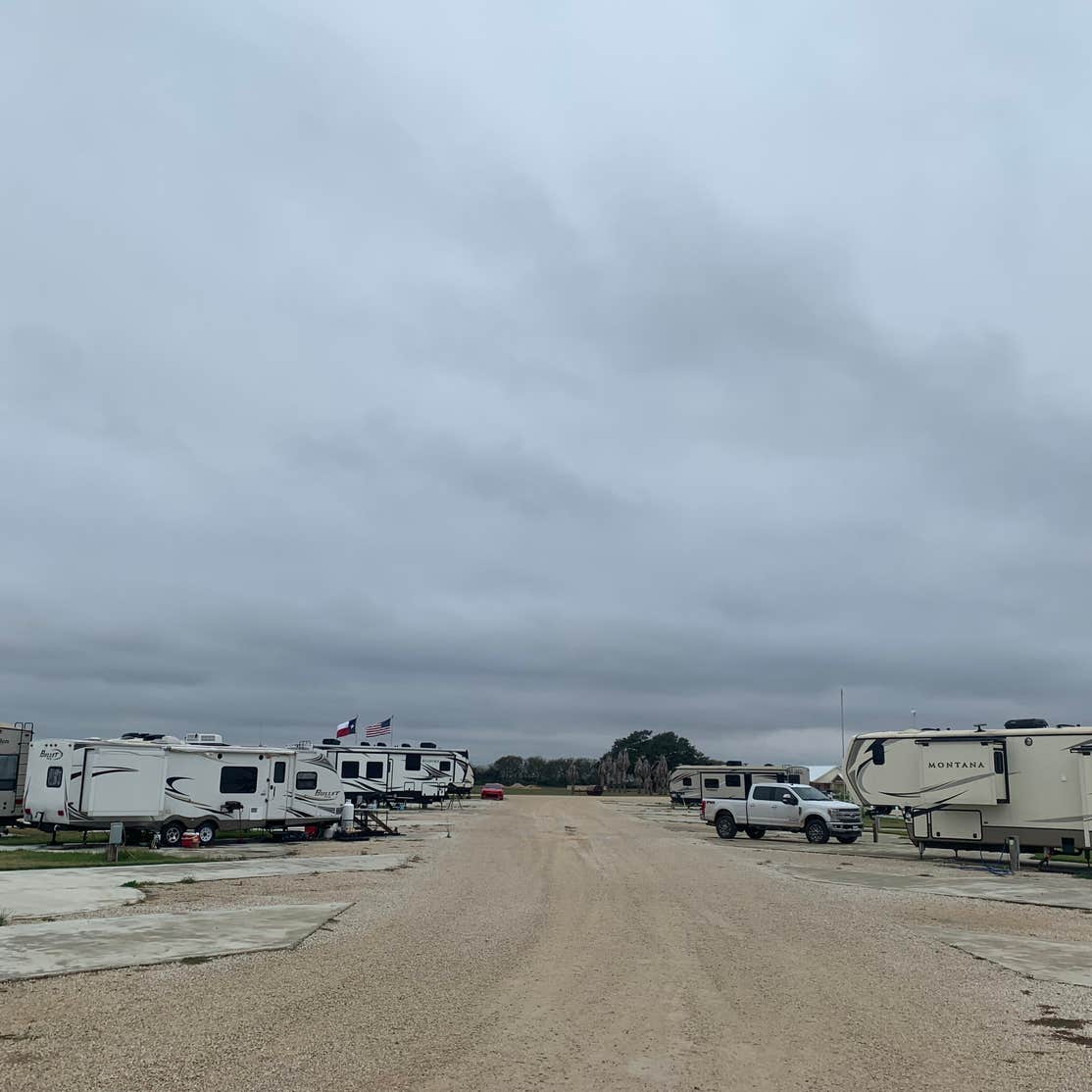 Twin Lakes RV Park | Edna, Texas