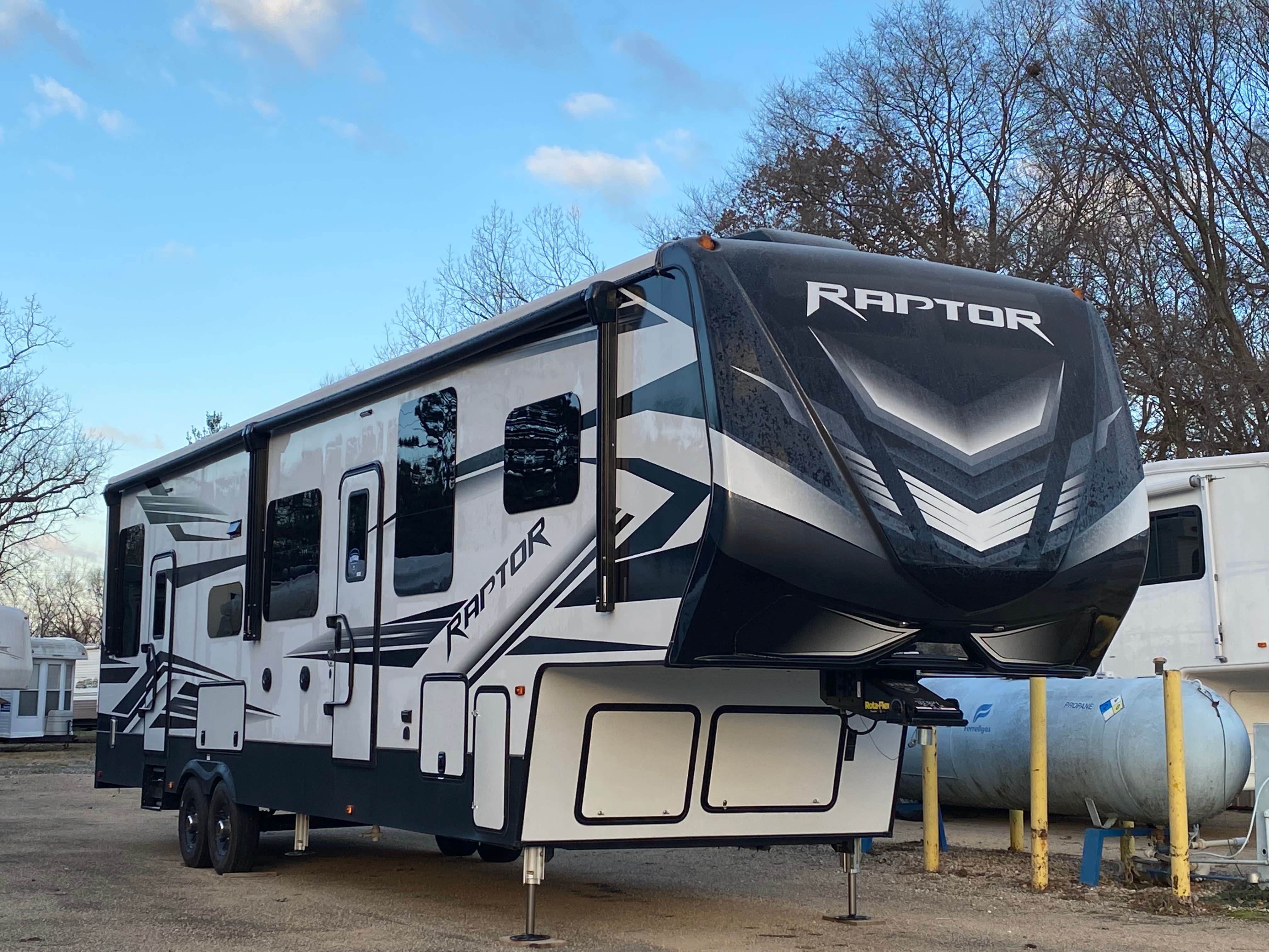 Pearl Lake Camping | South Beloit, Illinois