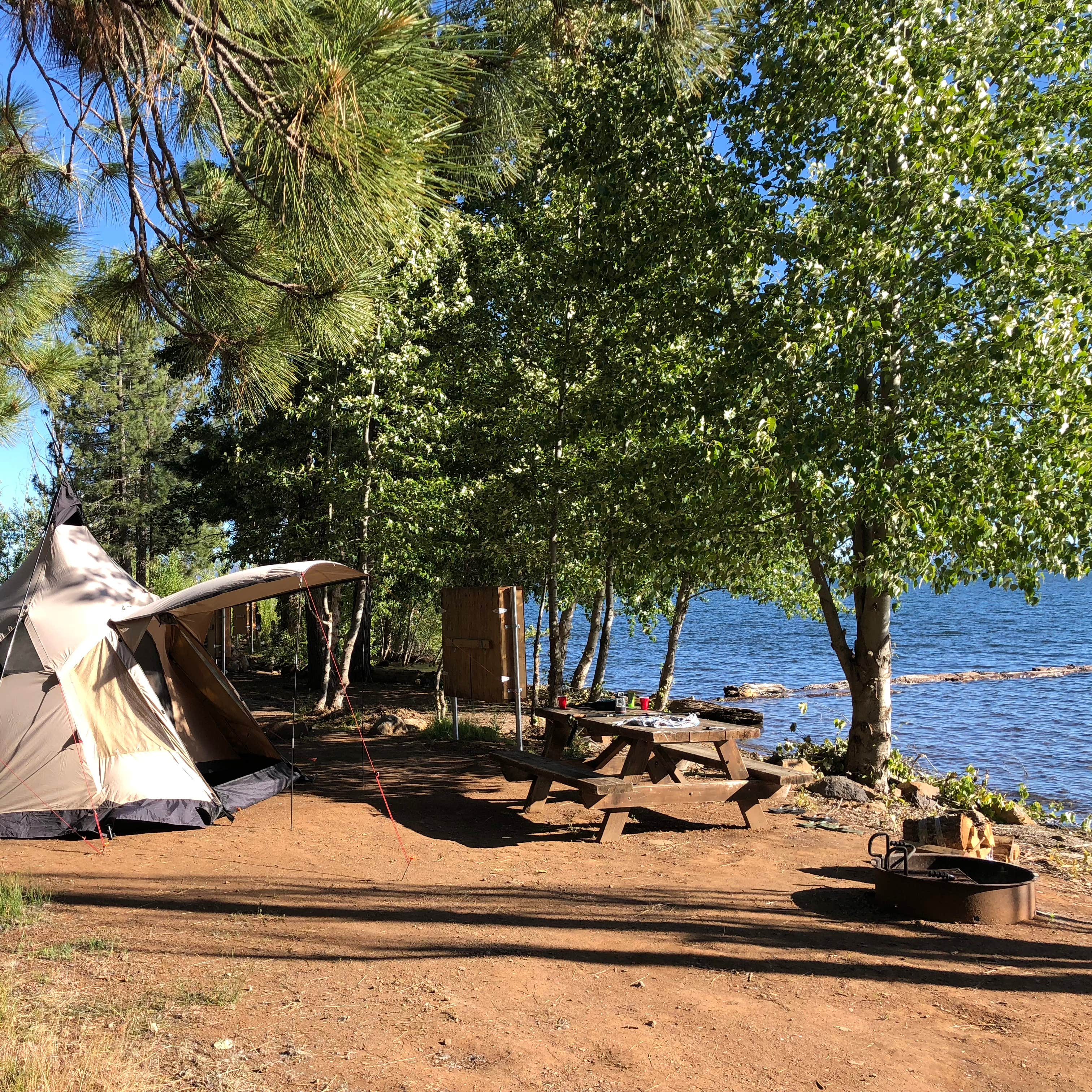 North Shore Campground - Lake Almanor | Cedar Glen, California