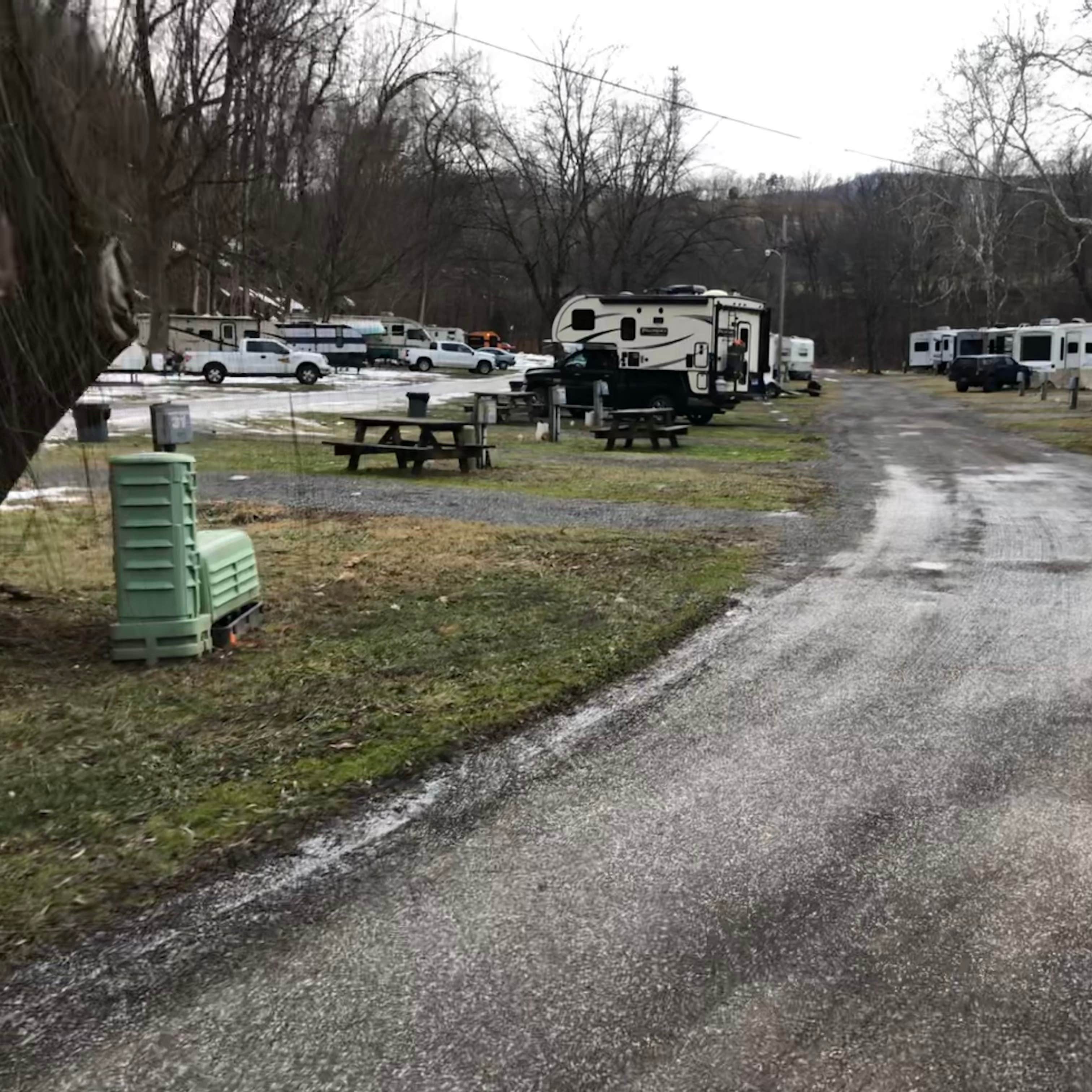 Dixie Caverns Camping | Salem, VA