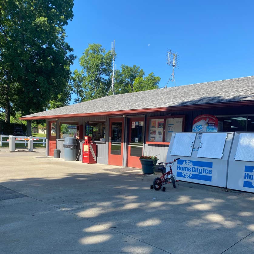 Manapogo Park Camping | Orland, Indiana