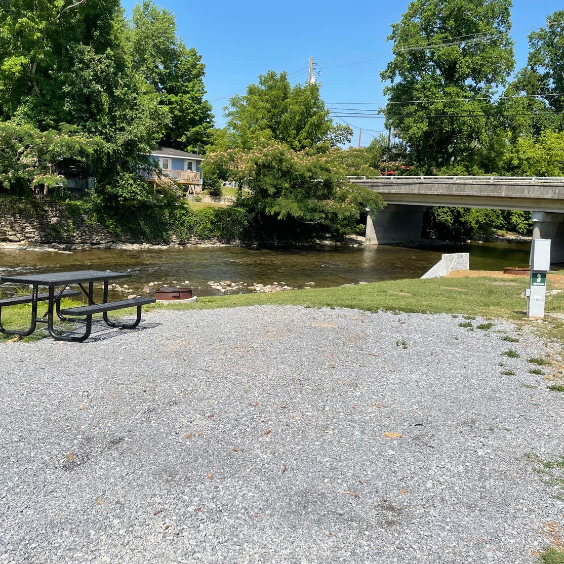 Camp Riverslanding | Pigeon Forge, Tennessee