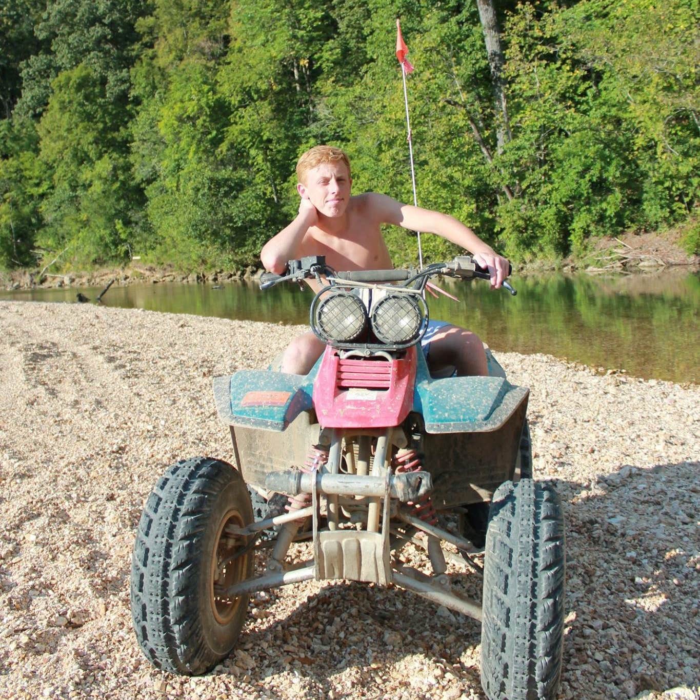 Sutton Bluff Recreation Area Camping | Black, Missouri