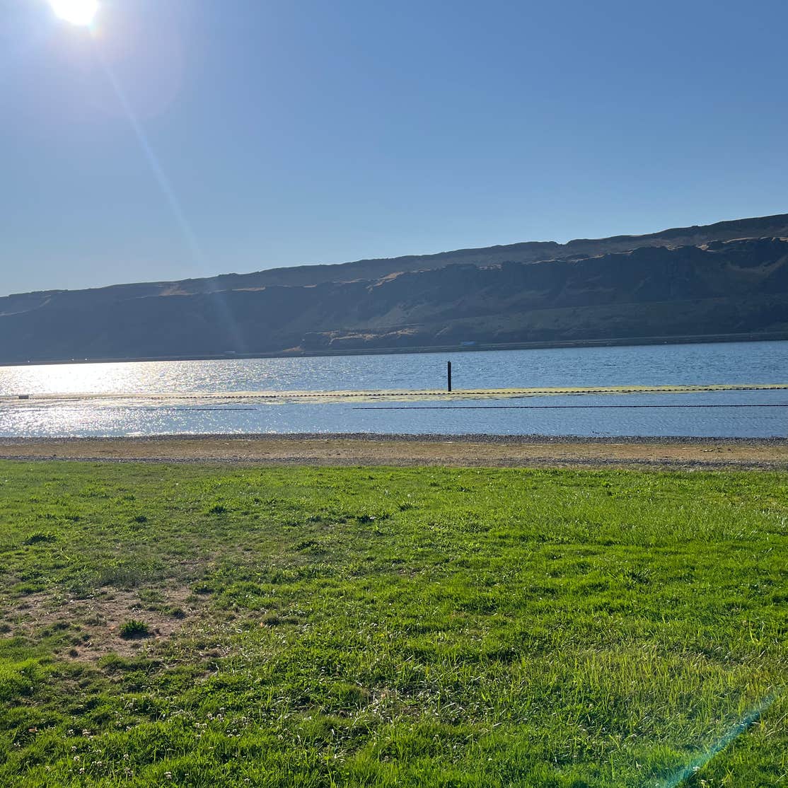 Peach Beach RV Park on the Columbia | Cheatham Lock and Dam, Oregon