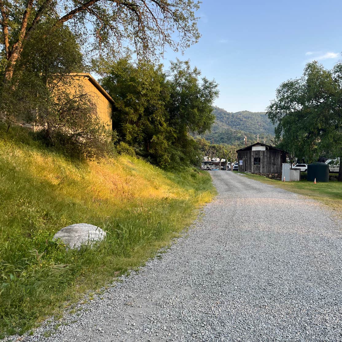 Three Rivers Hideaway Camping | Three Rivers, California